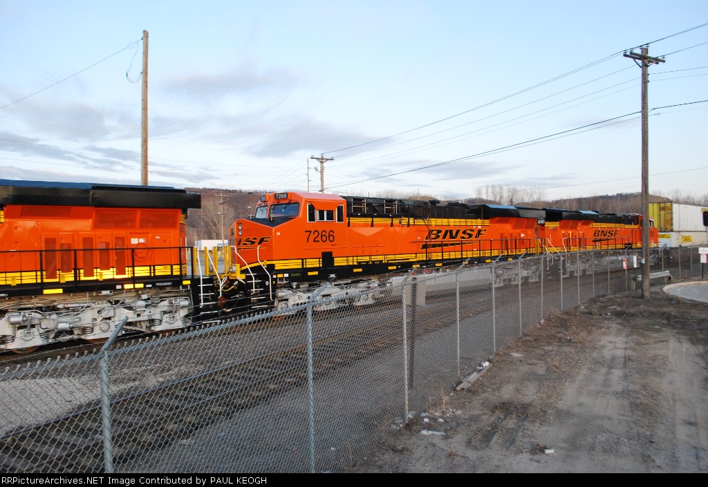 BNSF 7266 2nd unit behind BNSF 6621 with BNSF 7268 as the 3rd unit on the Z-CHI-PTL train on ...